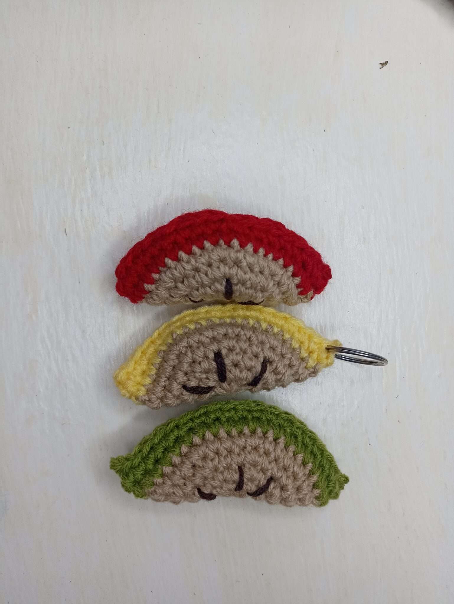 Crochet Apple Slice Keychain Free Pattern ( SitnCrochet 2026