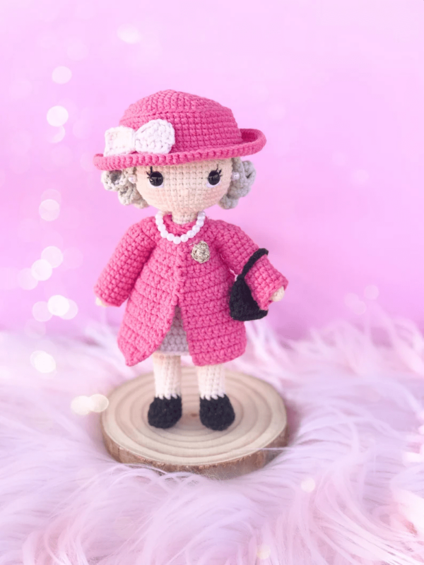 Crochet Queen Elizabeth Pattern ( SitnCrochet 2026